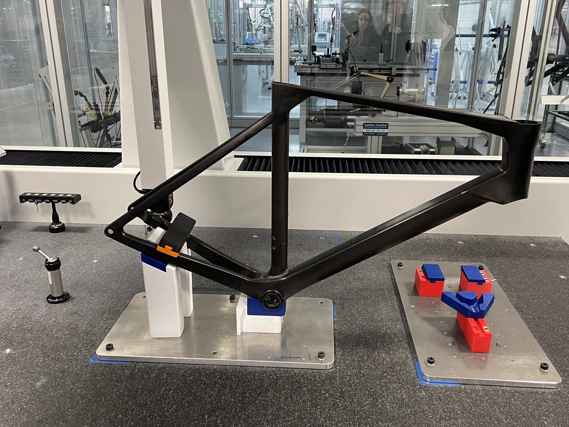 High-tech made in Europe - the PAVO IV carbon frame | SIMPLON